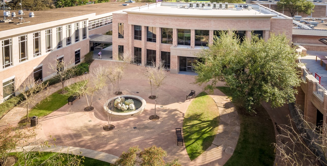 The Kinkaid School / Dining Hall & Learning Center