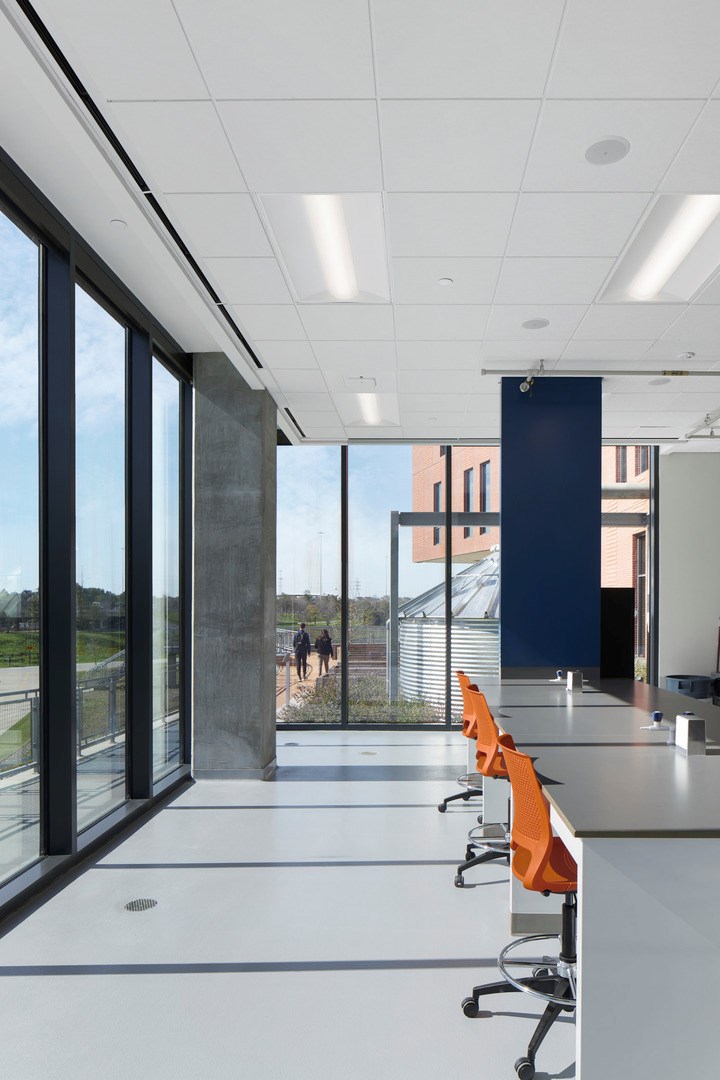 University of Houston-Downtown Sciences and Technology Building